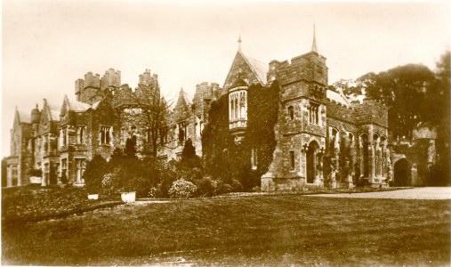 Bayons Manor